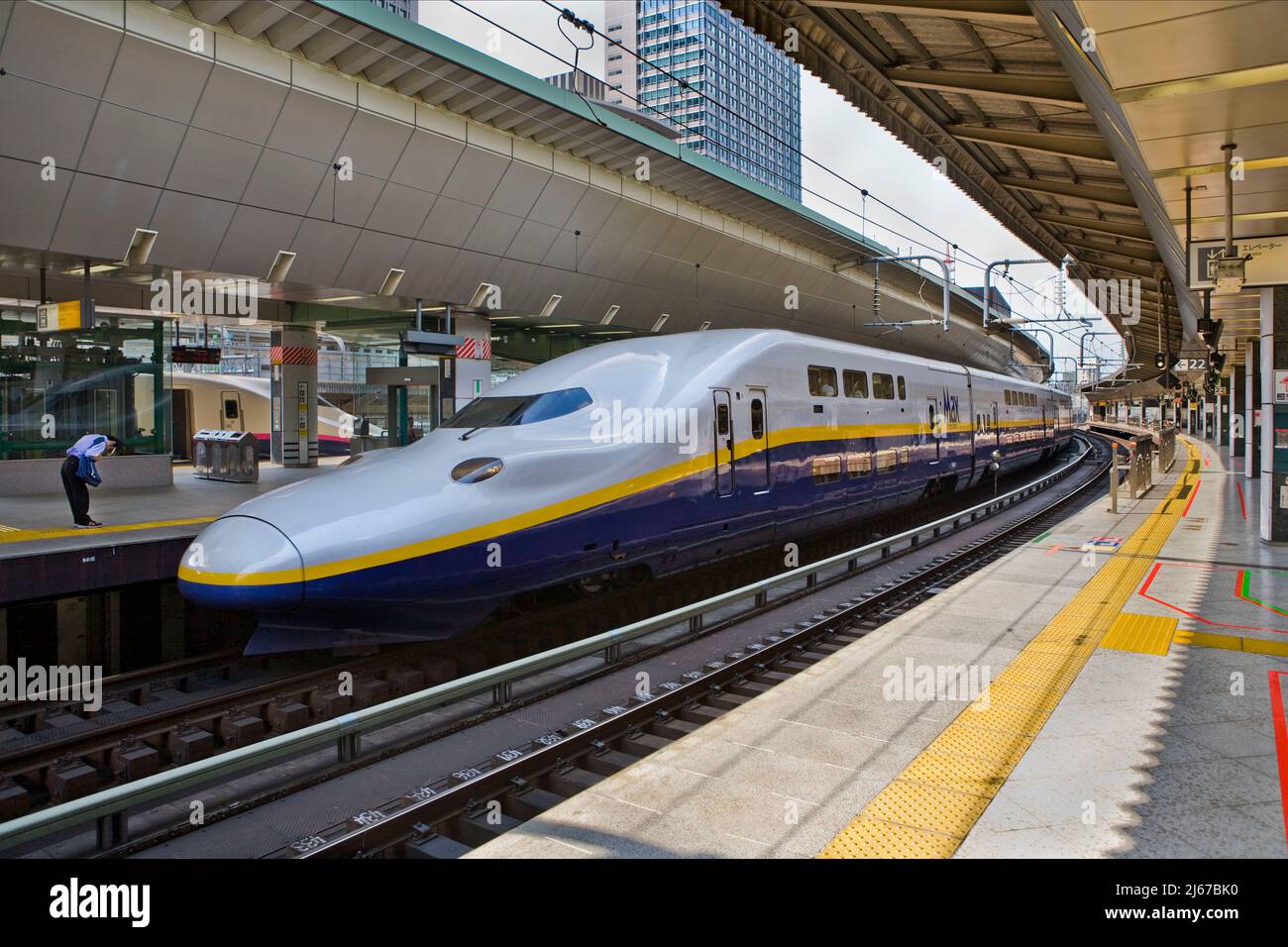 Bullet train Shinkansen arrives Tokyo Station Tokyo Japan 3 Stock Photo ...