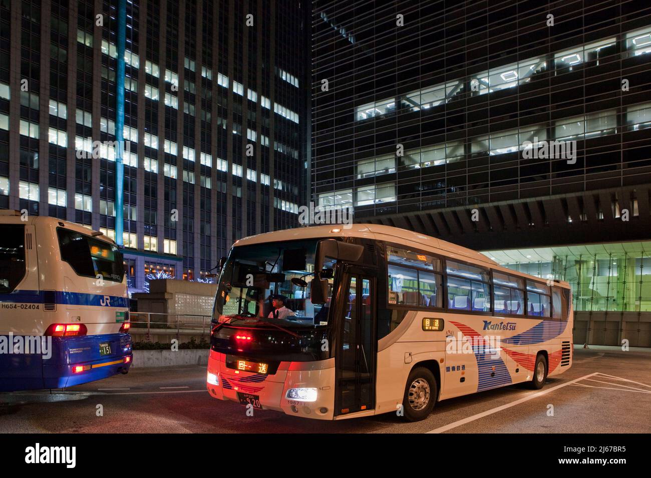 Buses at terminal Tokyo Japan Stock Photo - Alamy
