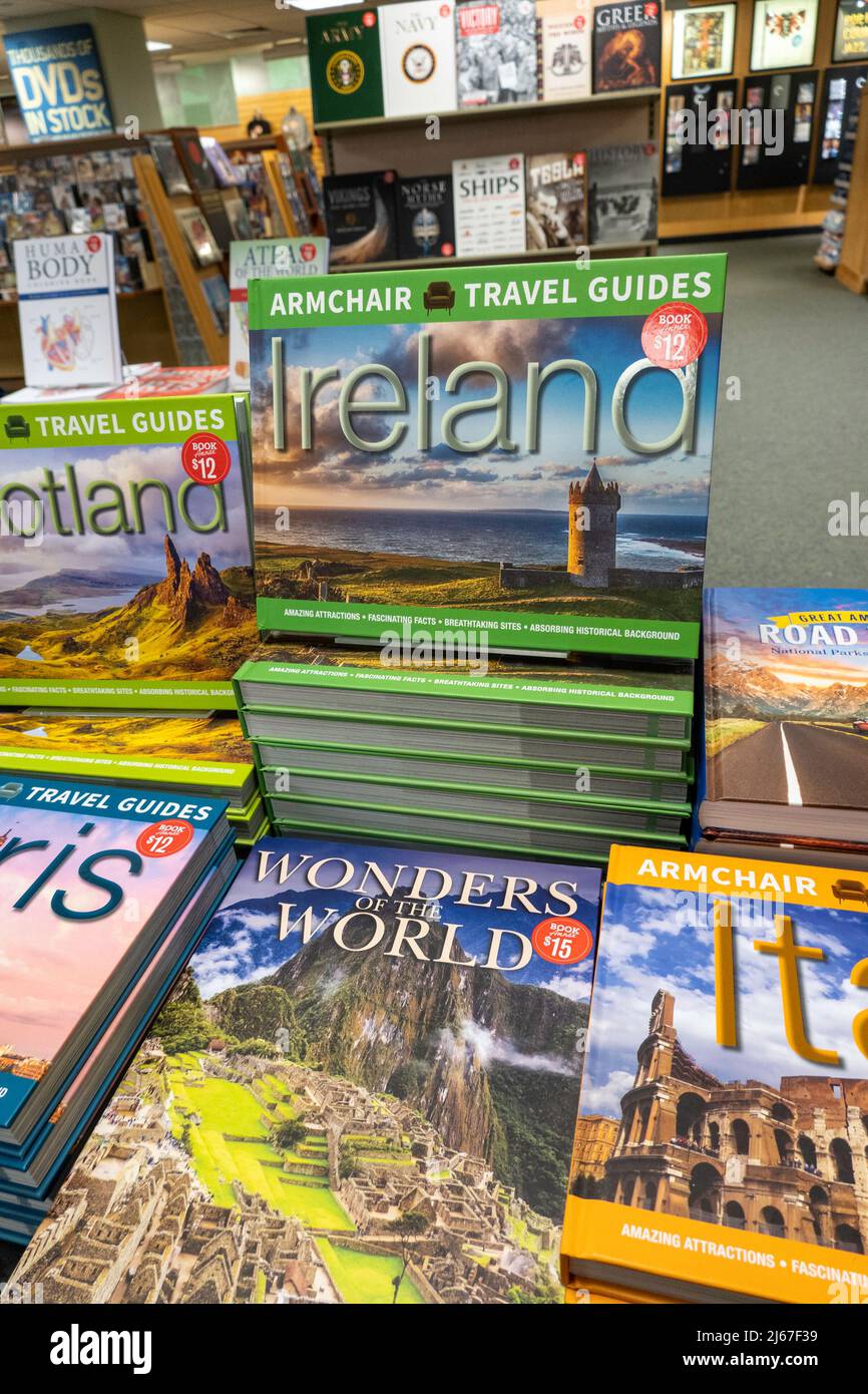 Book display table hi-res stock photography and images - Alamy