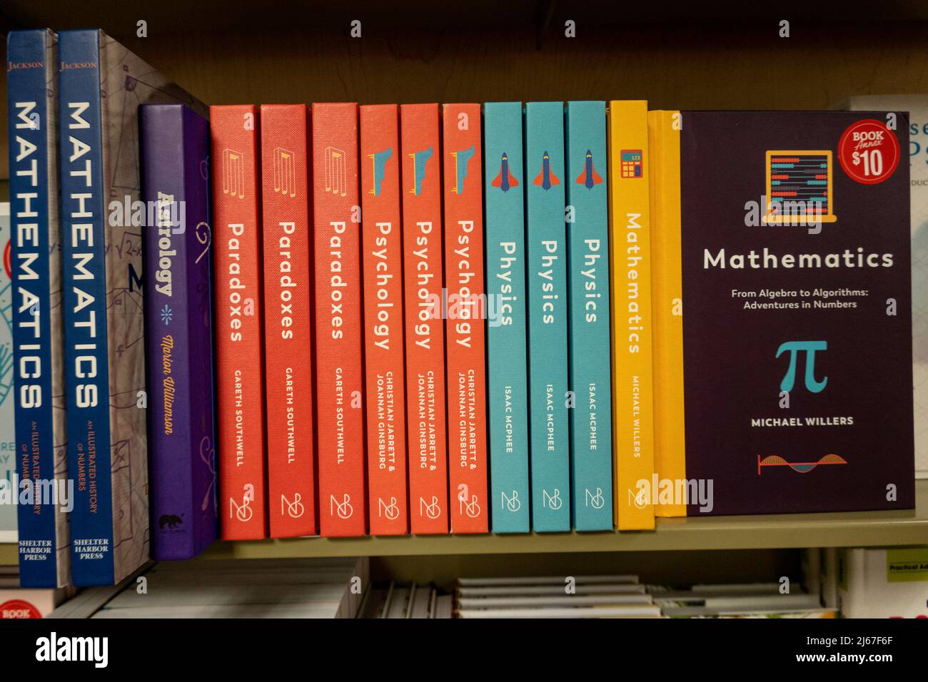 Physics book covers hi-res stock photography and images - Alamy