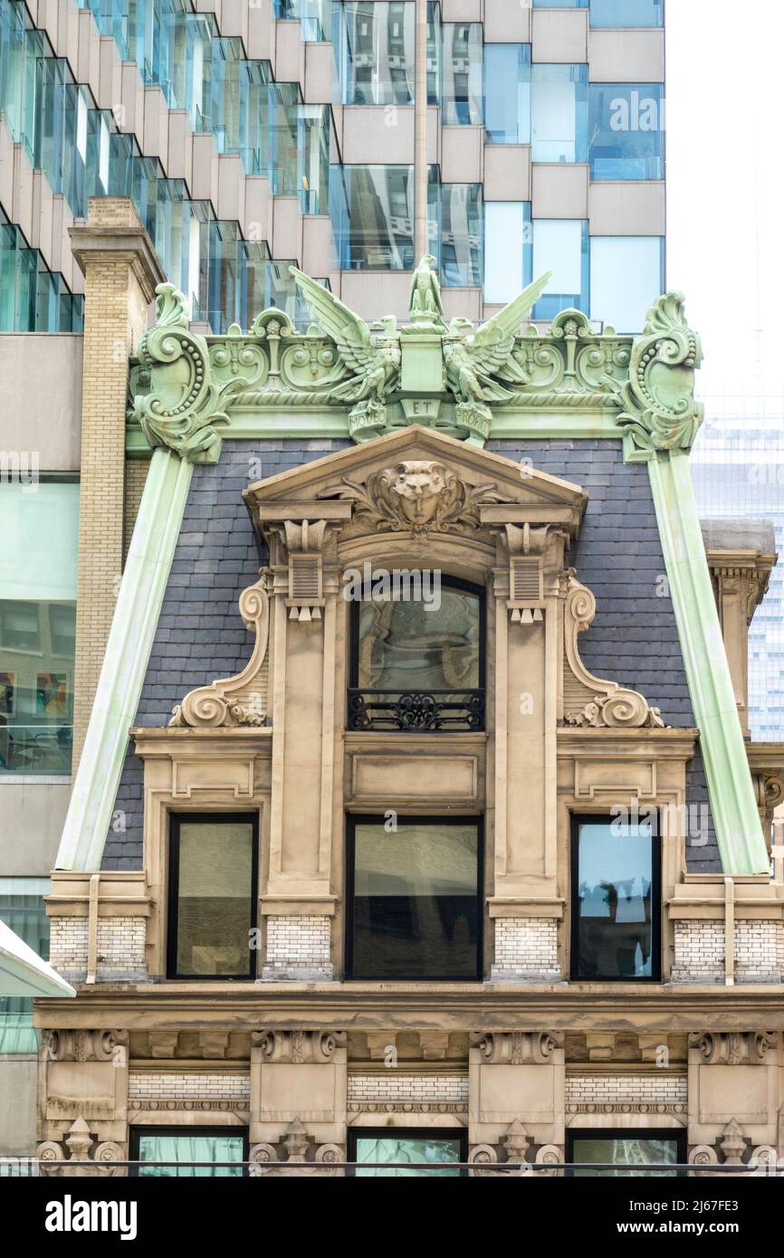452 Fifth Avenue, Beaux-Arts and Modern Tower close-up, New York City ...