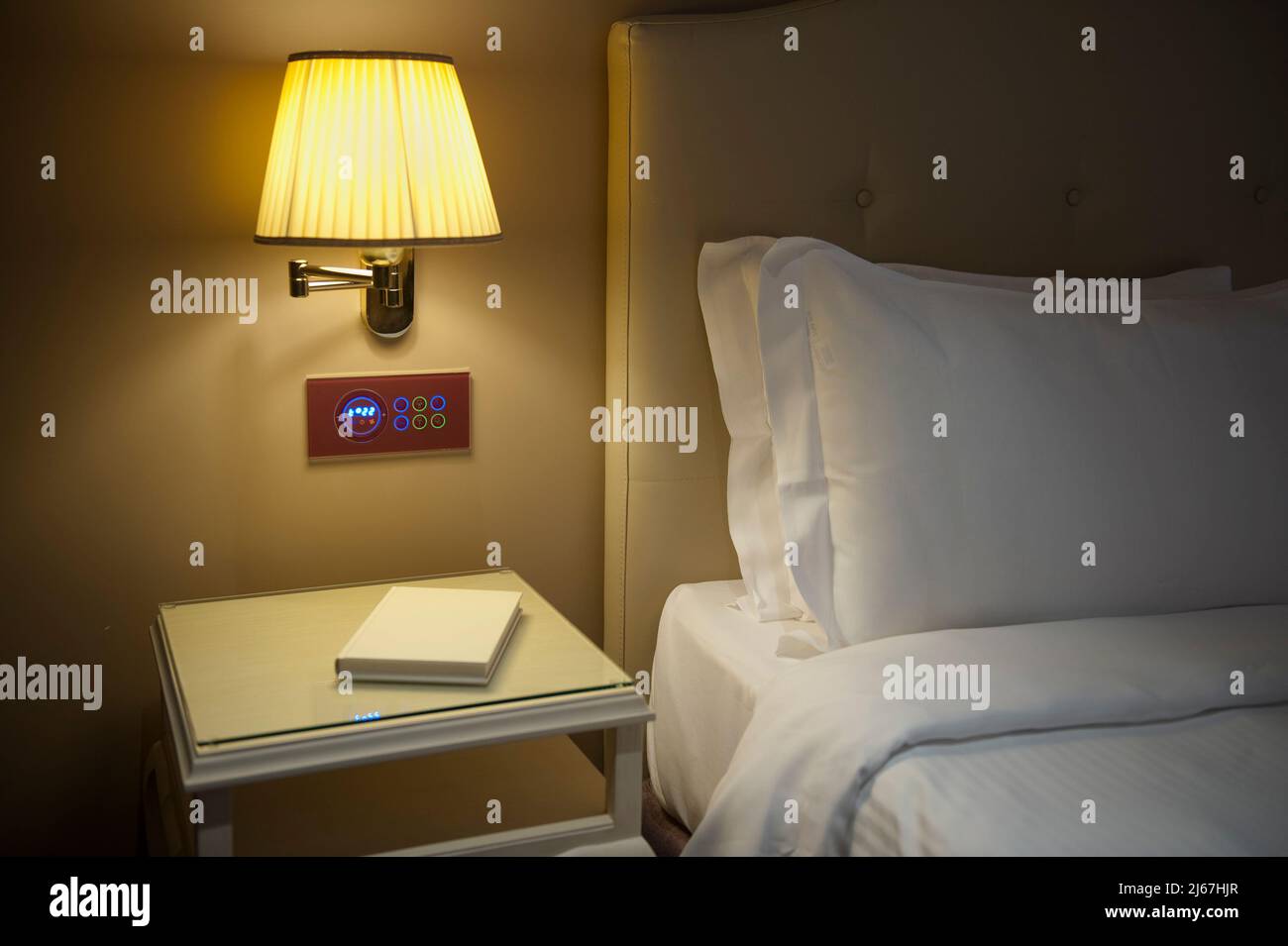 Luxury hotel room hi-res stock photography and images - Alamy