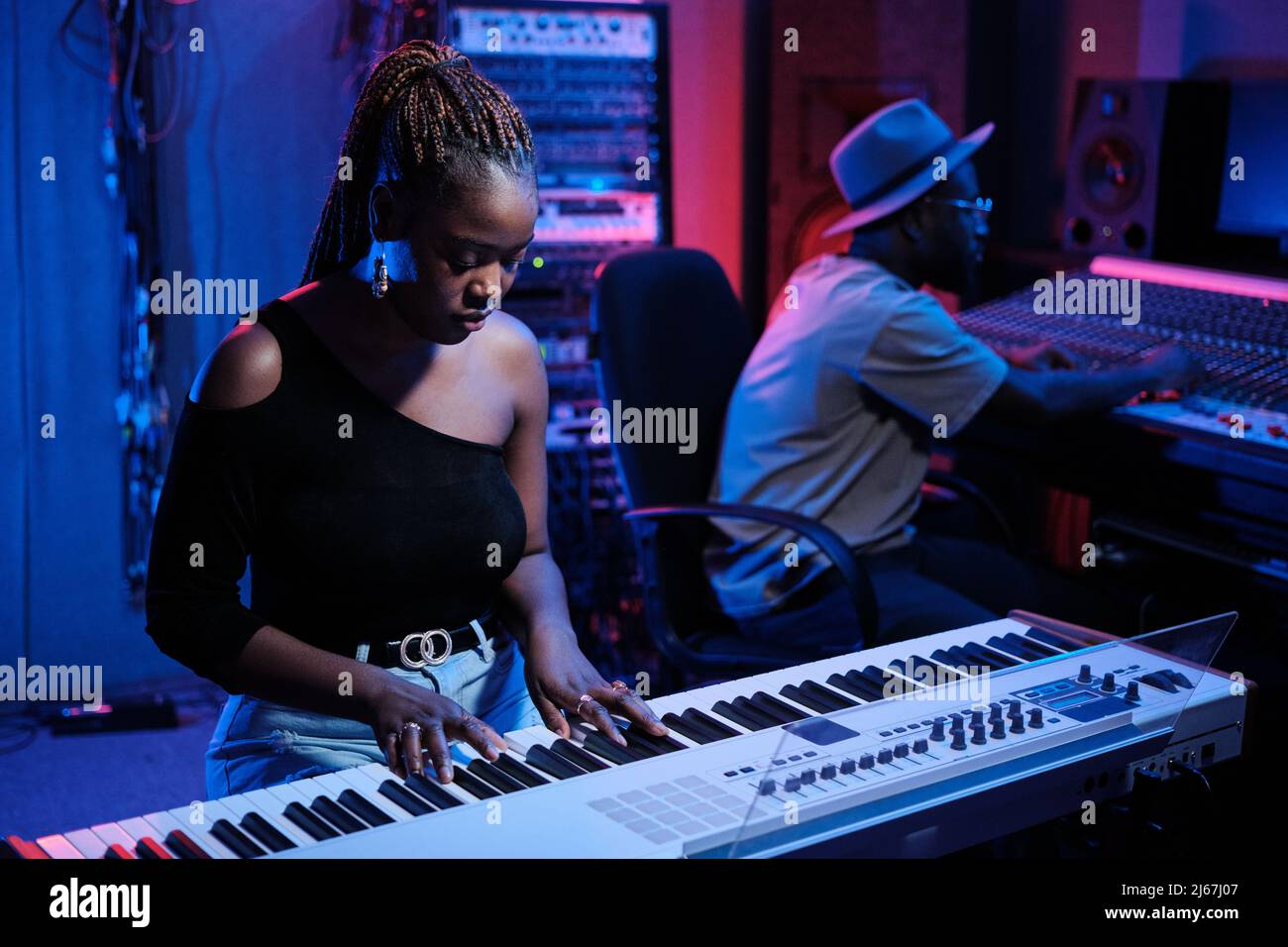 African american woman playing piano hi-res stock photography and ...