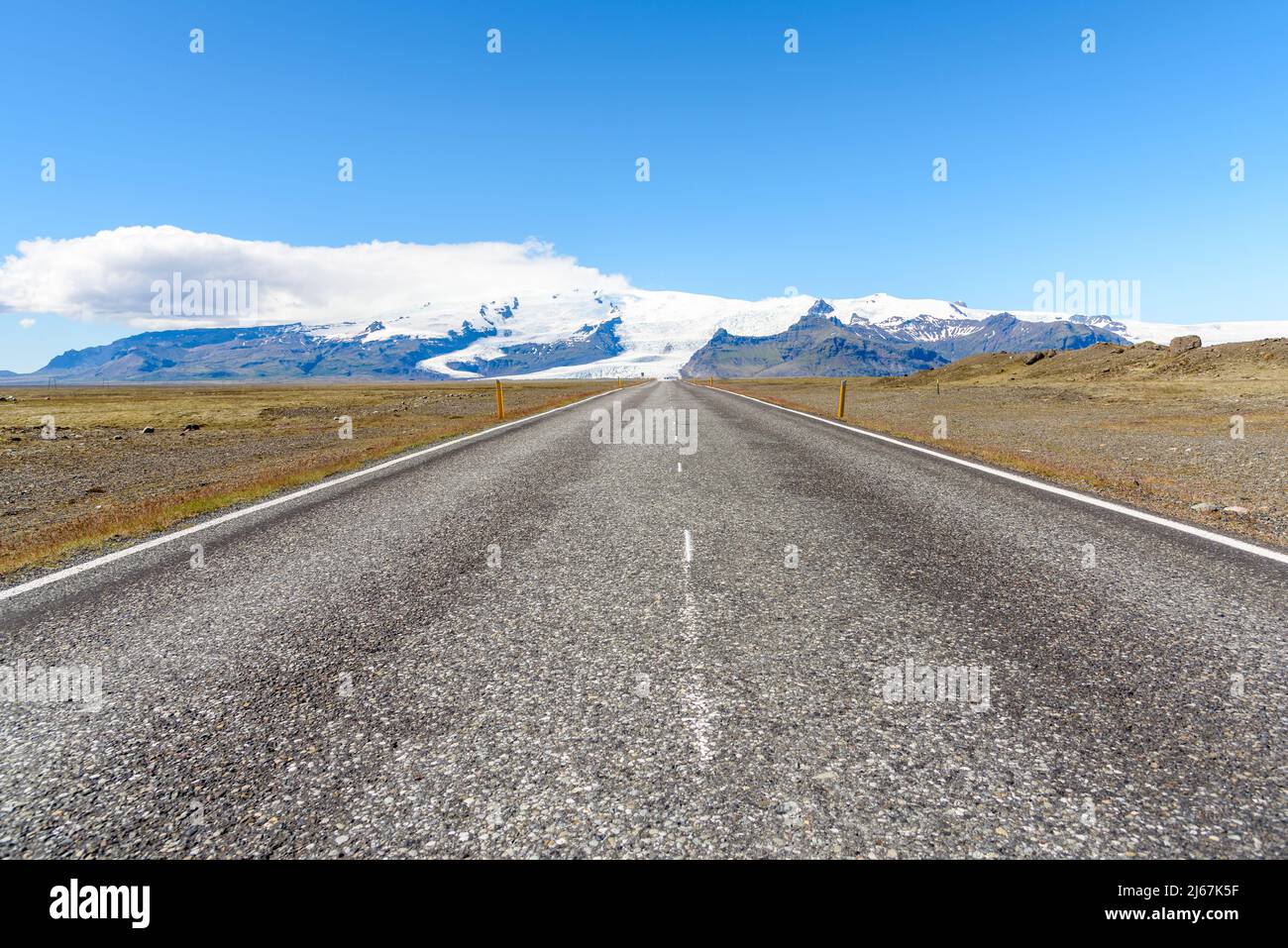 Empty road markings hi-res stock photography and images - Alamy