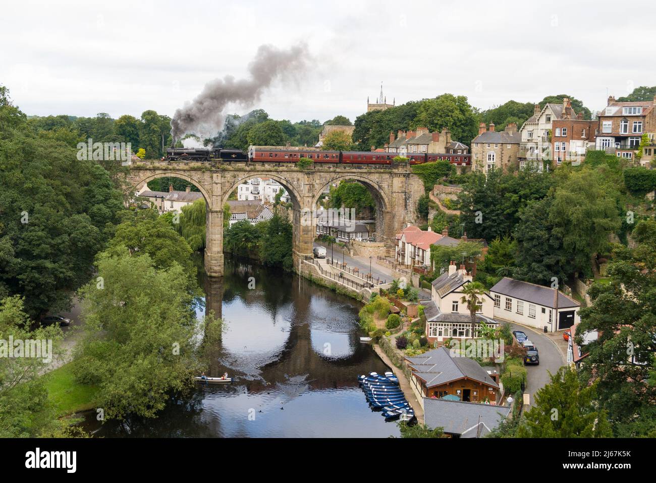 Steam train england bridge hi-res stock photography and images - Alamy