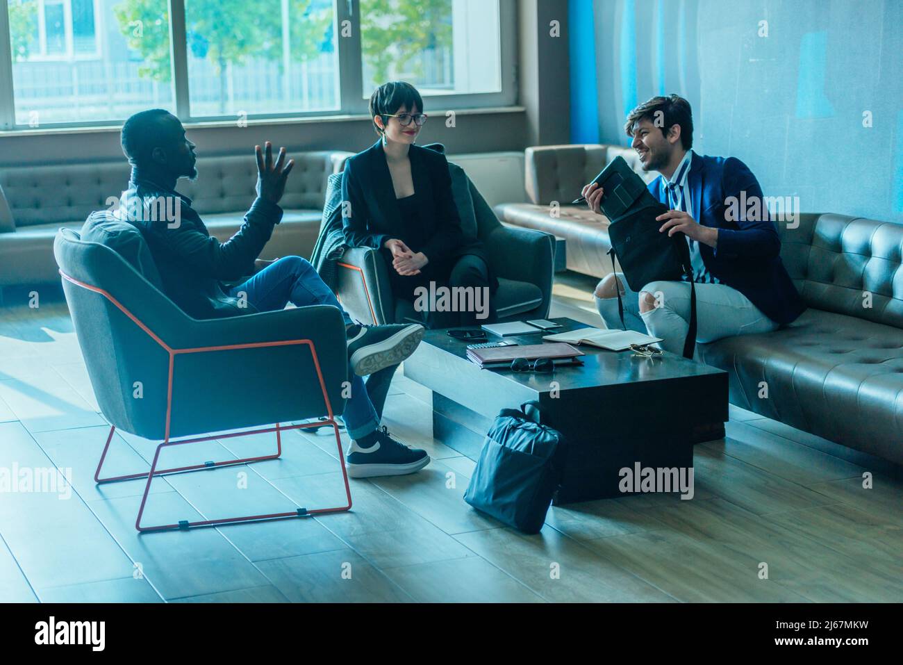 Inside fancy office building hi-res stock photography and images - Alamy
