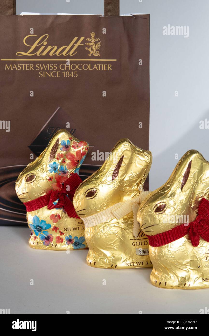 The iconic Lindt gold bunny is a worldwide symbol of Easter Stock Photo ...