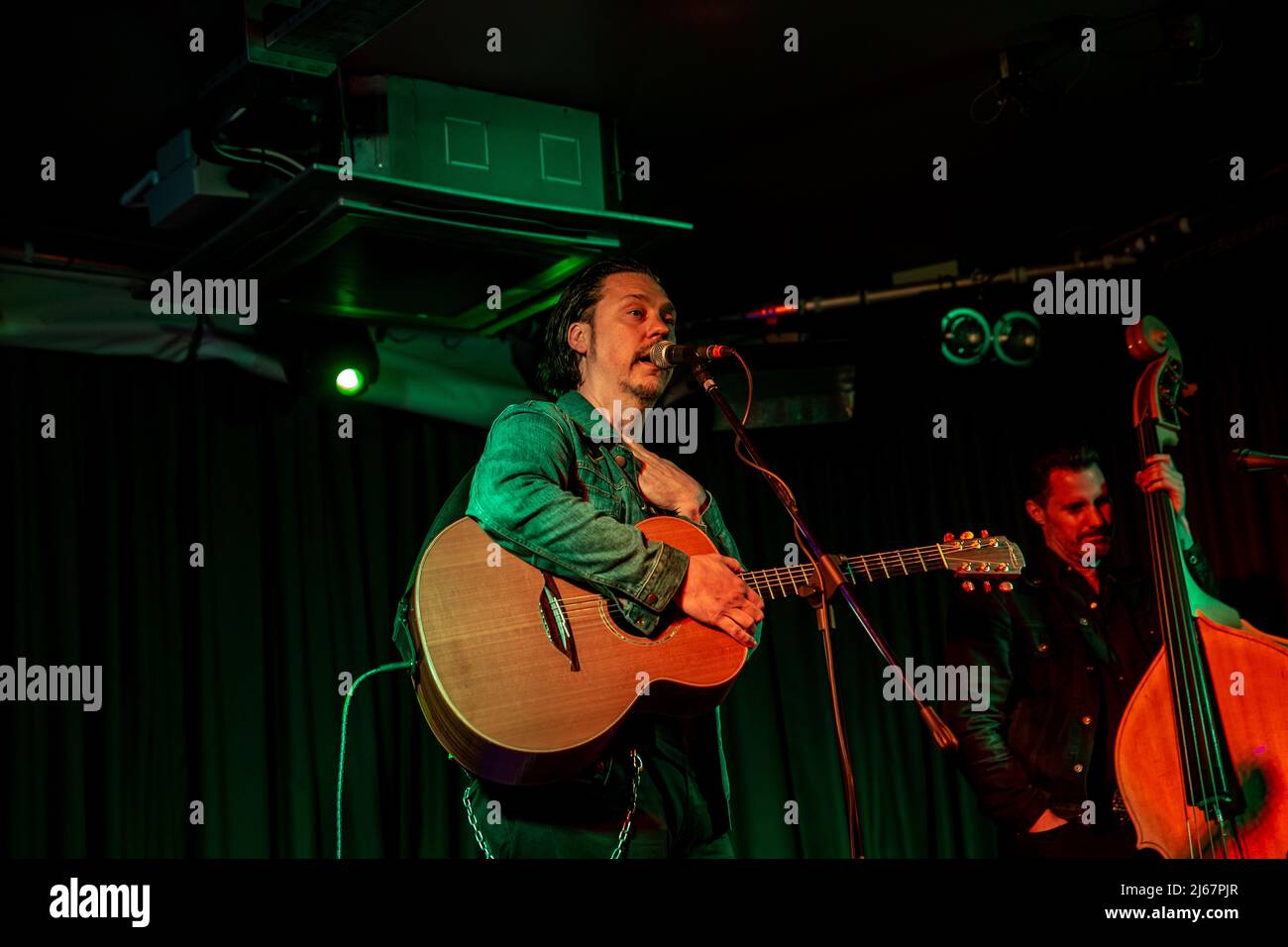 Belfast, UK. 28th April 2022. Musician Jesse Dayton along with Chris ...