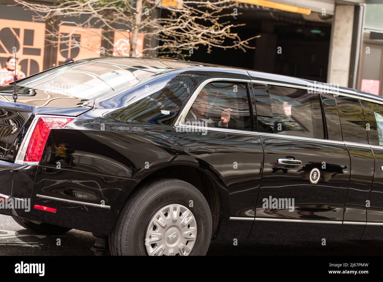 Seattle, USA. 22st Apr, 2022. Just after 10:30am President Biden waves ...