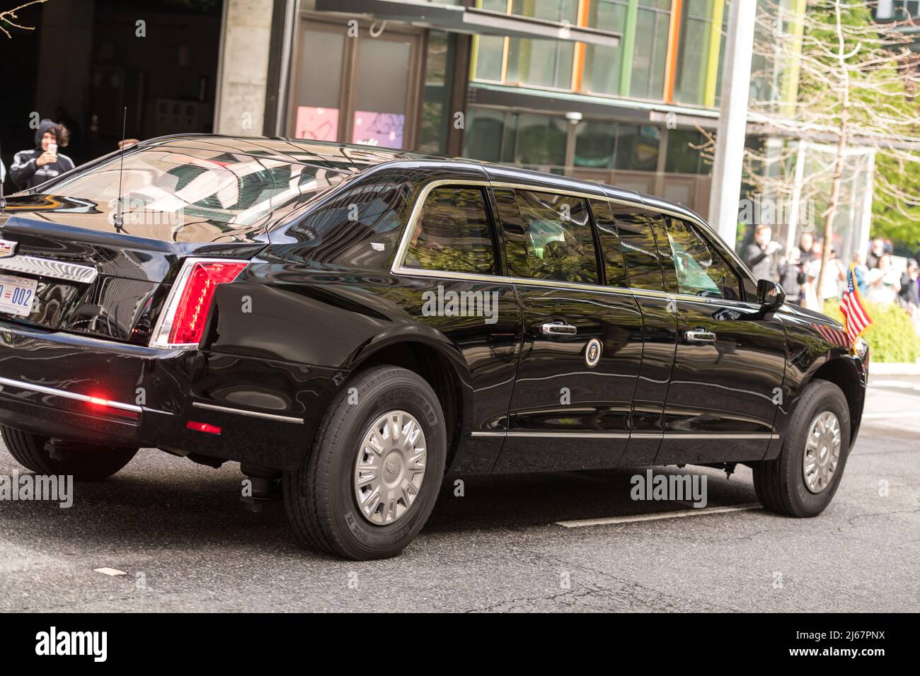 Seattle, USA. 22st Apr, 2022. Just after 10:30am President Biden waves ...