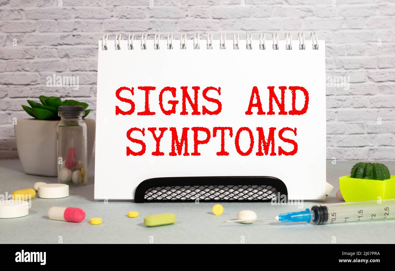 paper plate with text SIGNS AND SYMPTOMS, medical concept Stock Photo ...