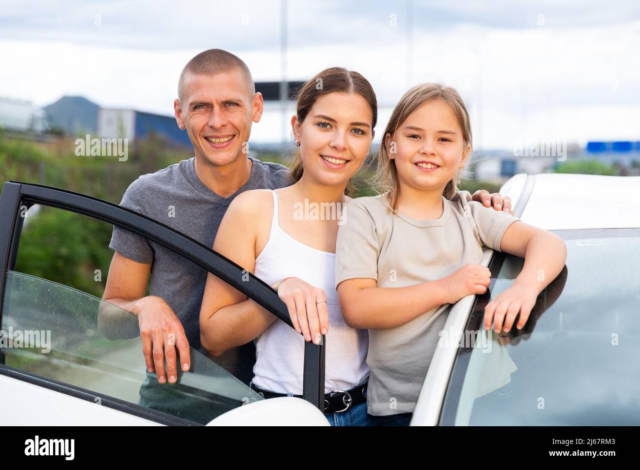 Mother daughter standing near car hi-res stock photography and images ...
