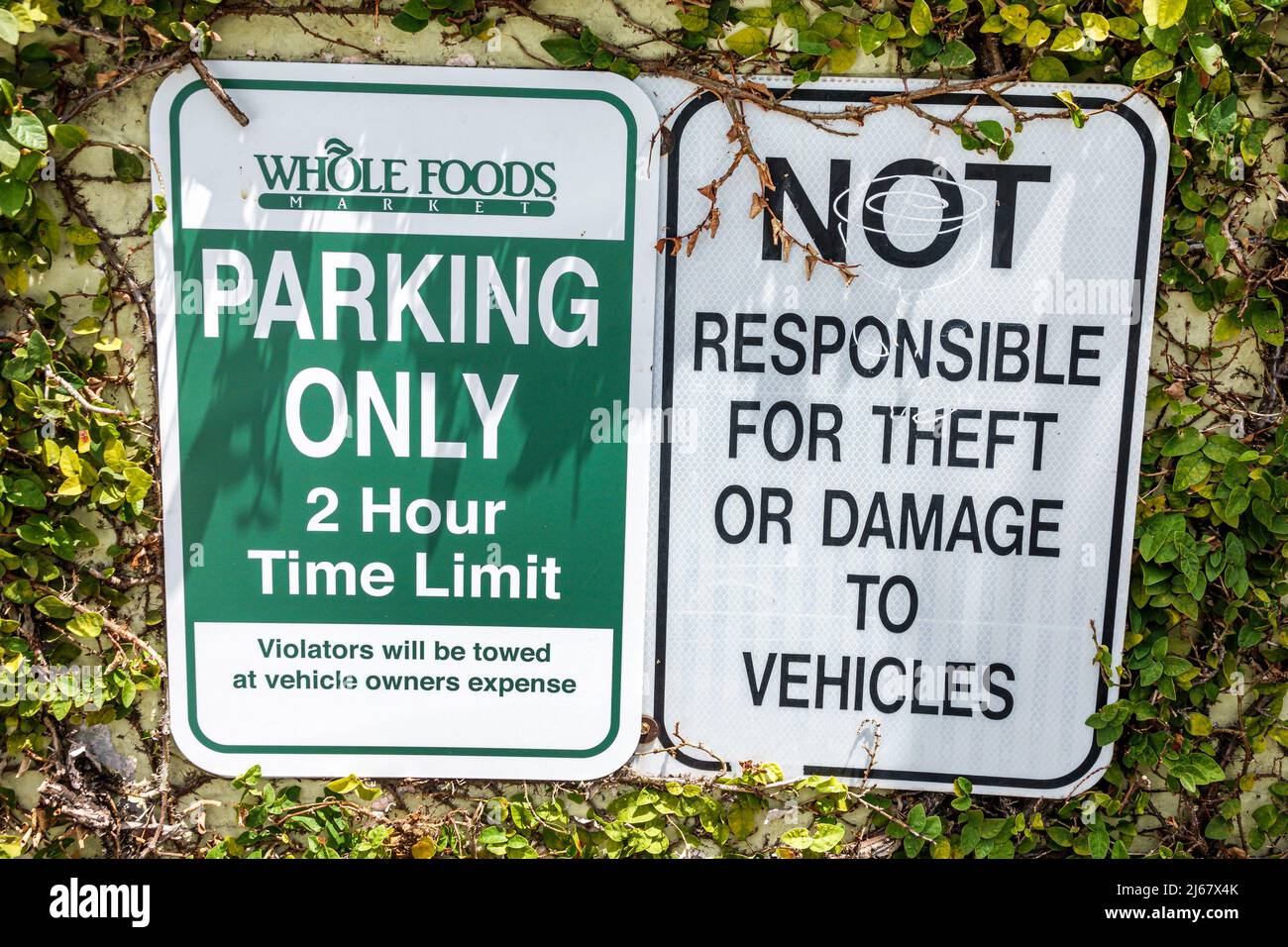 Shopping parking lot hi-res stock photography and images - Alamy