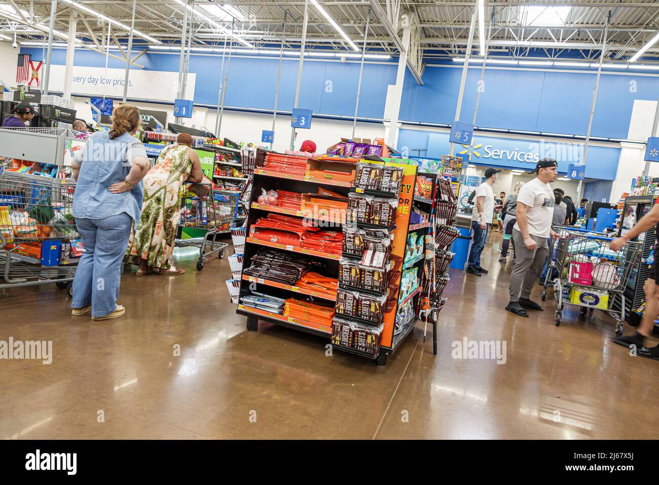 Checkout line queue cashier customers hi-res stock photography and ...