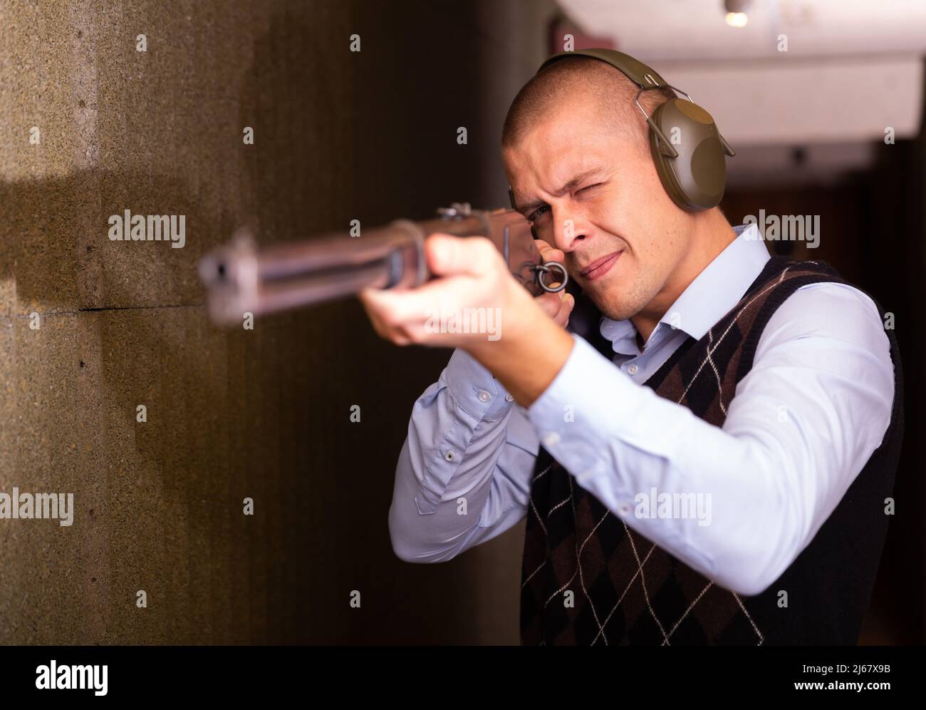 Man shoots a double-barreled gun at shooting range Stock Photo - Alamy