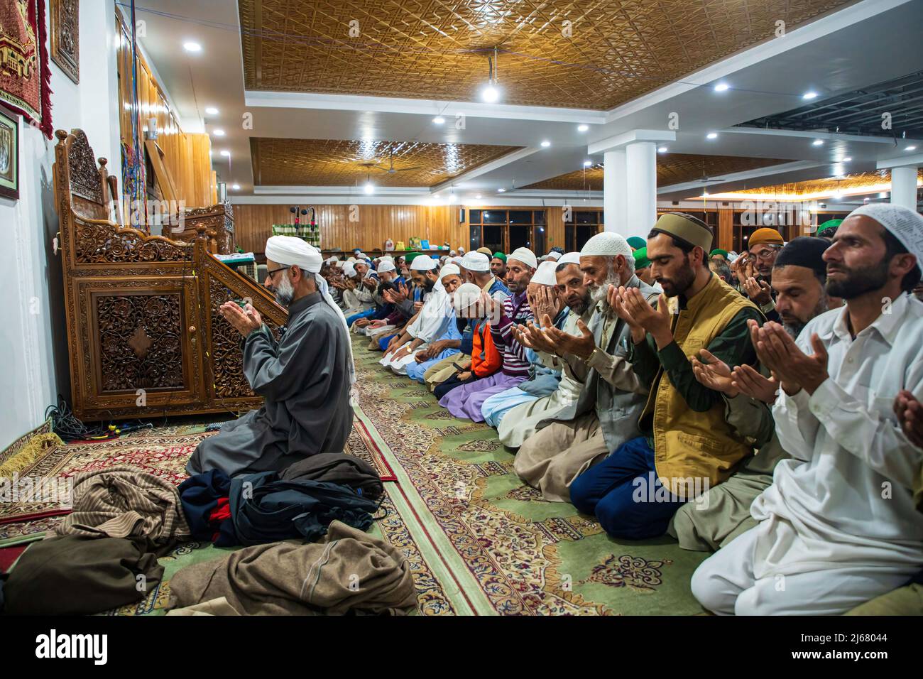 Muslim cleric book hi-res stock photography and images - Alamy