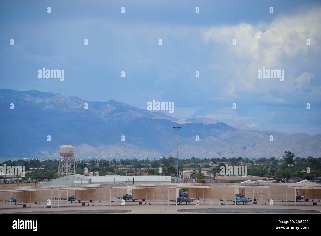 Lightning within five miles hi-res stock photography and images - Alamy