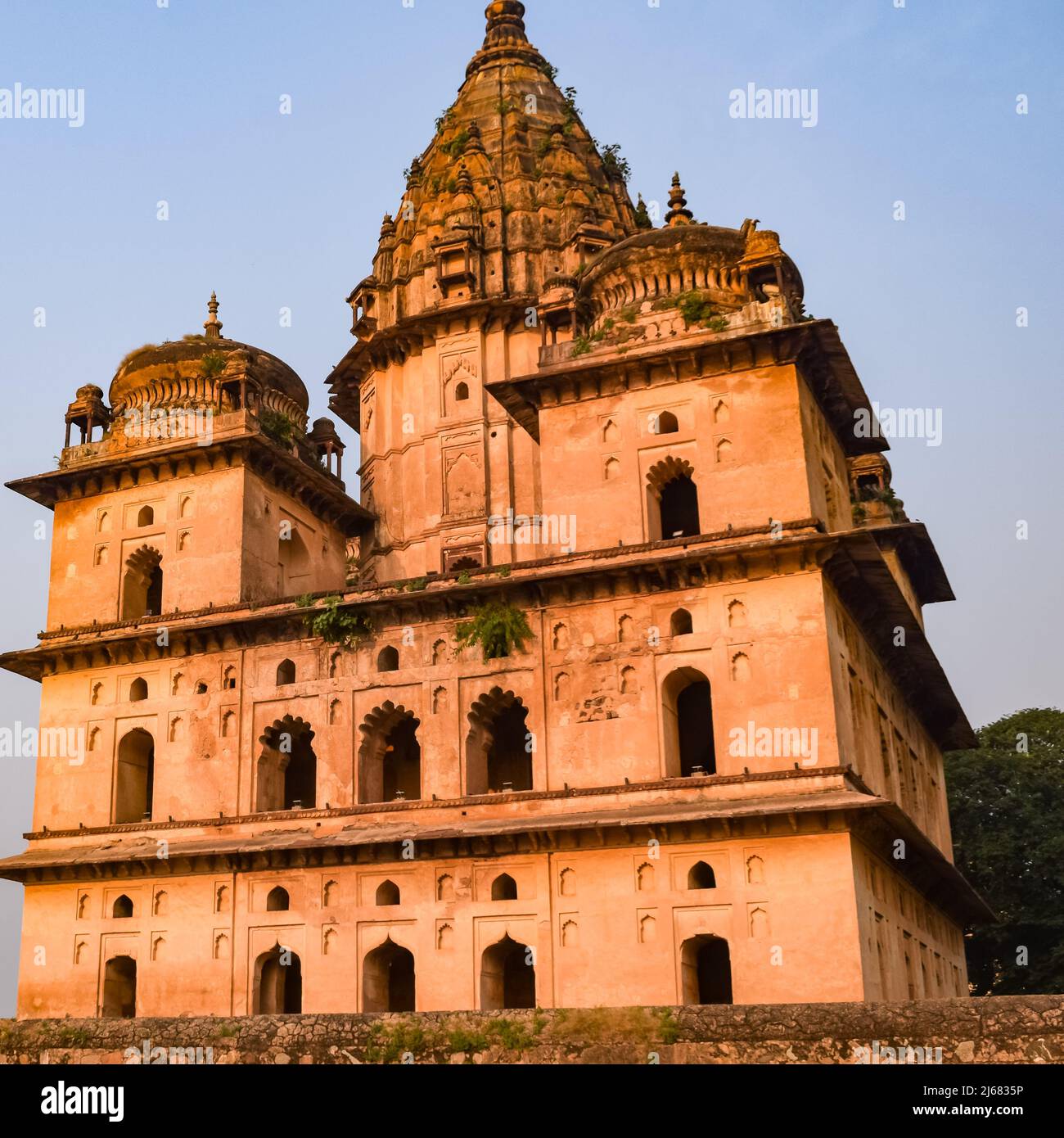 Morning View of Royal Cenotaphs (Chhatris) of Orchha, Madhya Pradesh ...