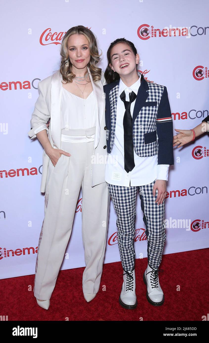 28 April 202 - Las Vegas, NV - Rachel McAdams, Abby Ryder Fortson ...