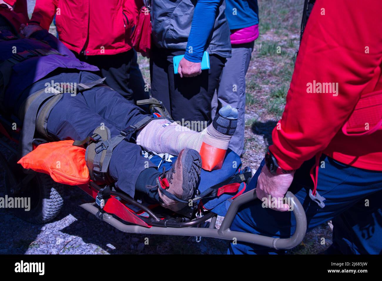 Broken leg accident rescue hi-res stock photography and images - Alamy