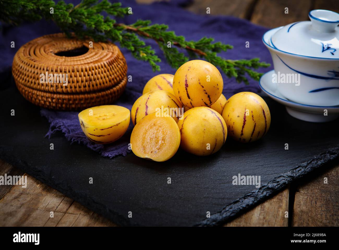 Ginseng fruit hi-res stock photography and images - Alamy