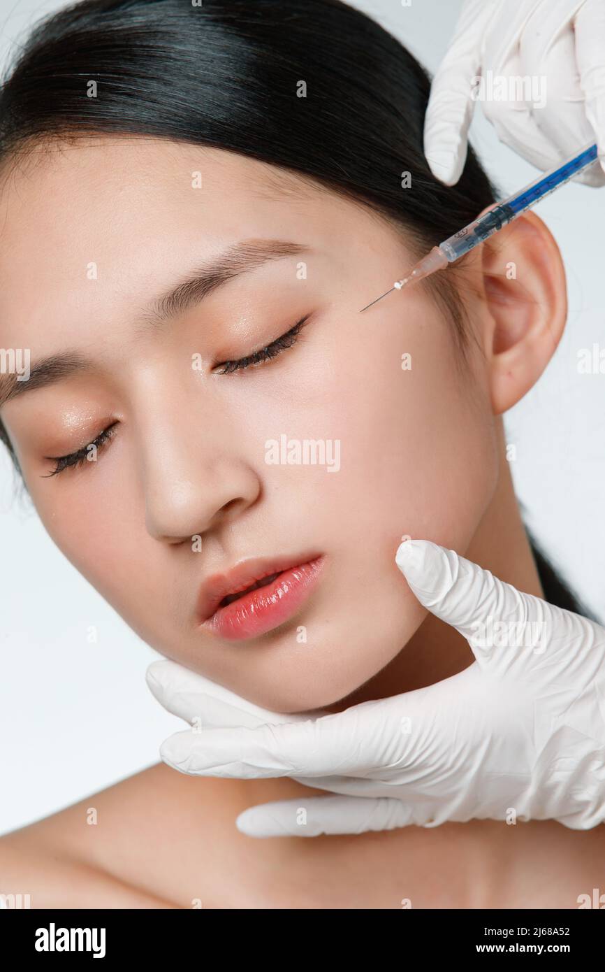 Do facial injections of young women Stock Photo - Alamy