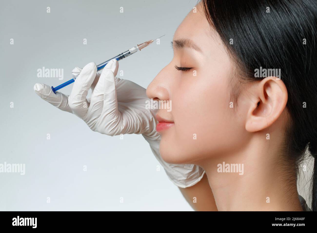 Do facial injections of young women Stock Photo - Alamy