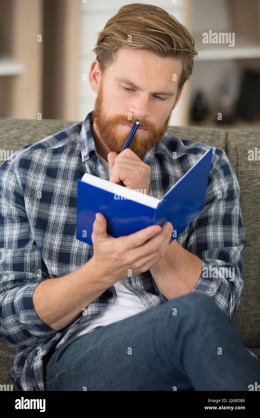 Man standing up reading a book hi-res stock photography and images - Alamy