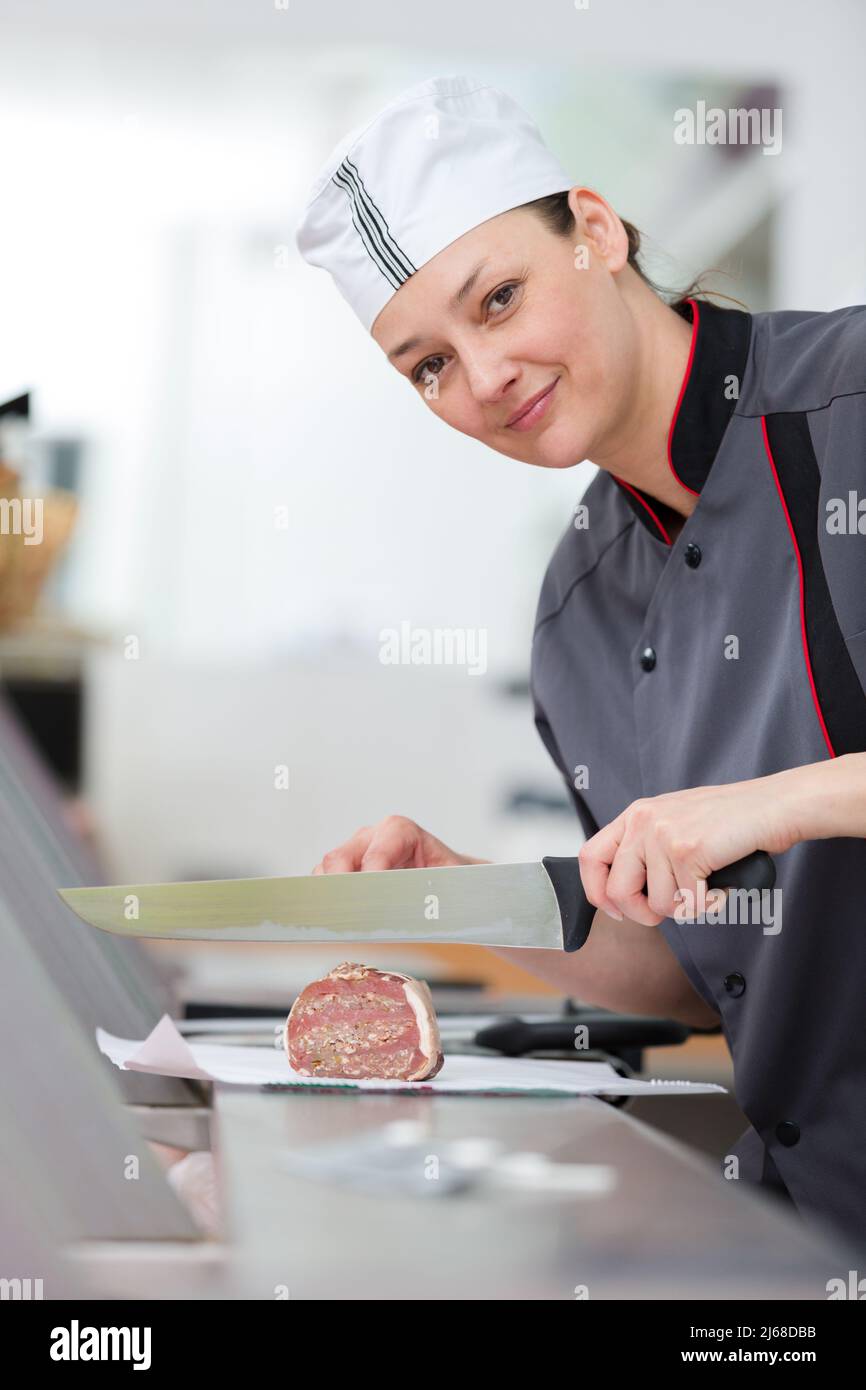 pretty butchery woman cutting meat Stock Photo - Alamy