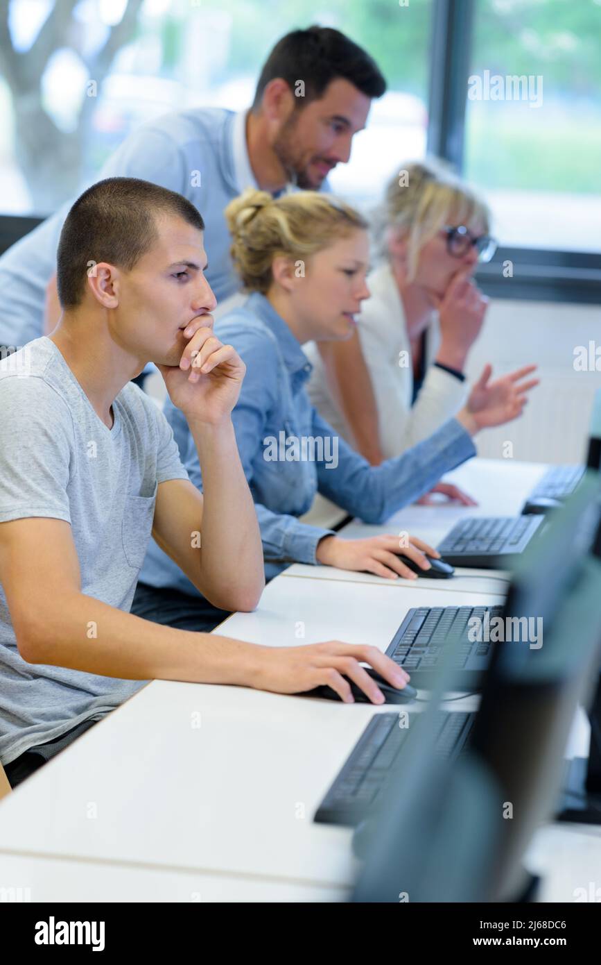 Row of computers classroom hi-res stock photography and images - Alamy