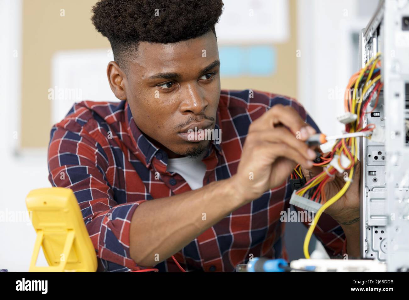 Man repairing device cooling hi-res stock photography and images - Alamy