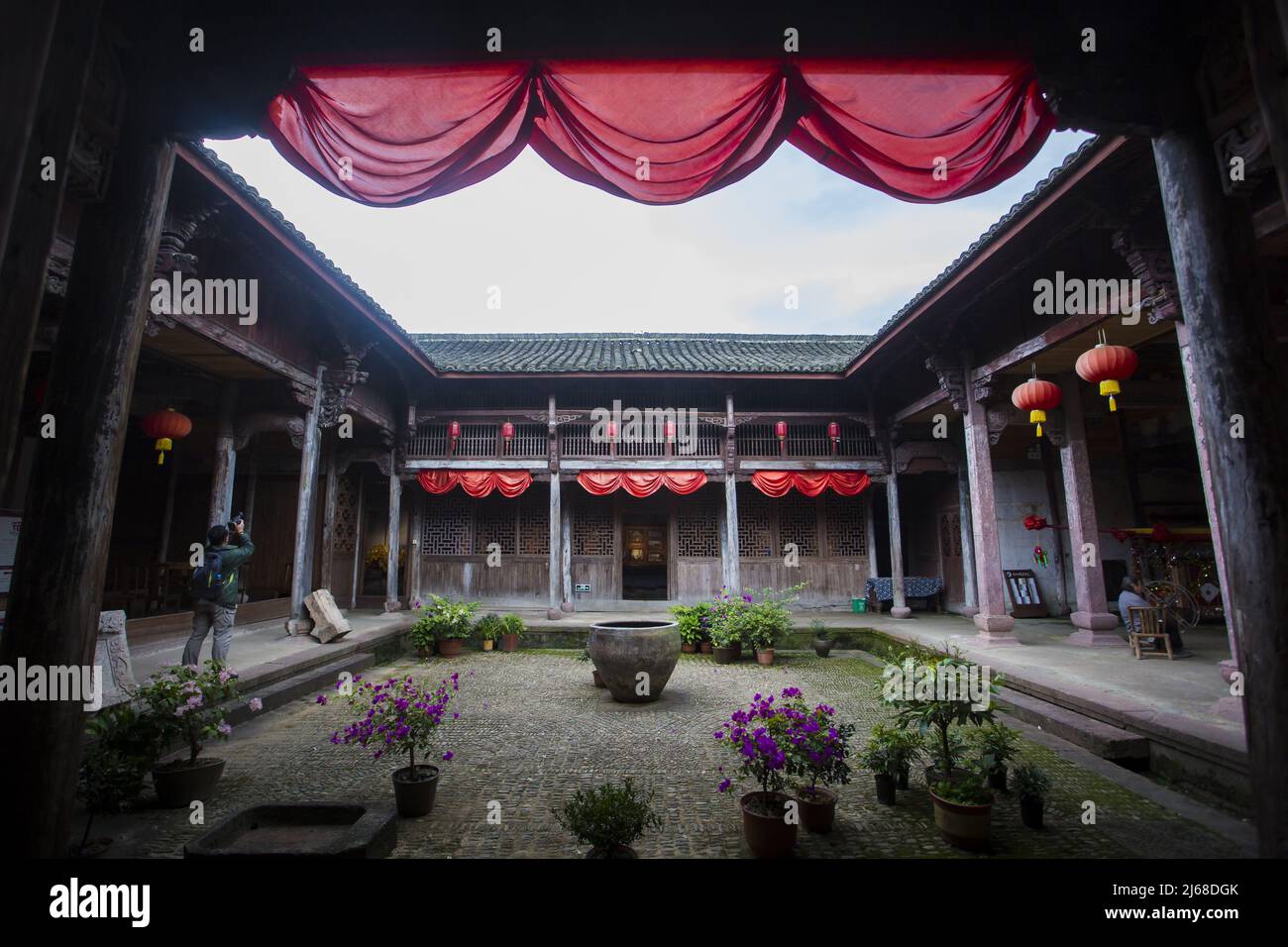 Yang river ancient dwellings Stock Photo - Alamy