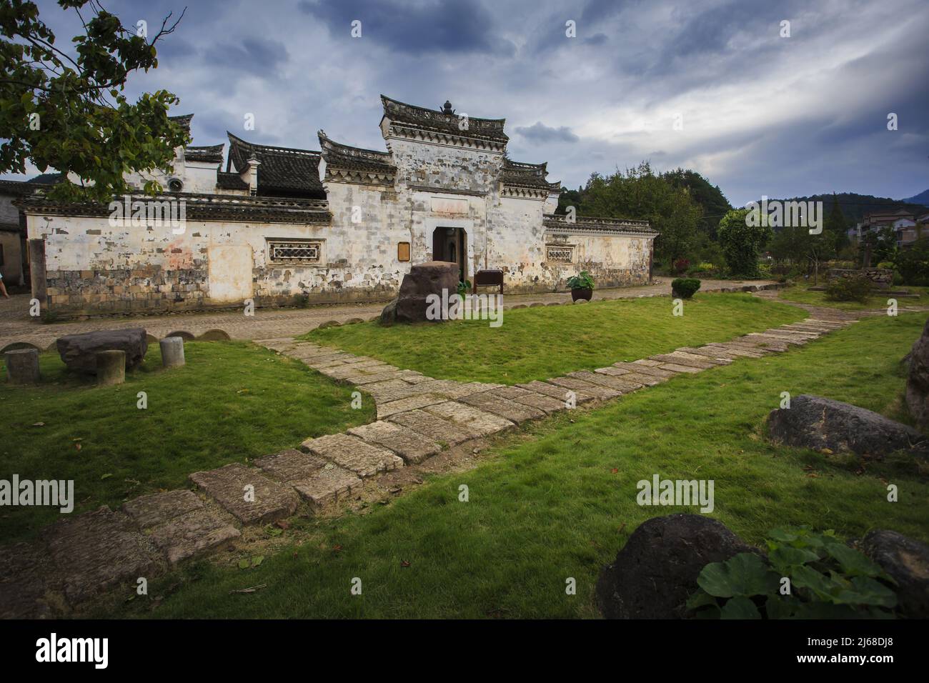 River yang folk houses hi-res stock photography and images - Alamy