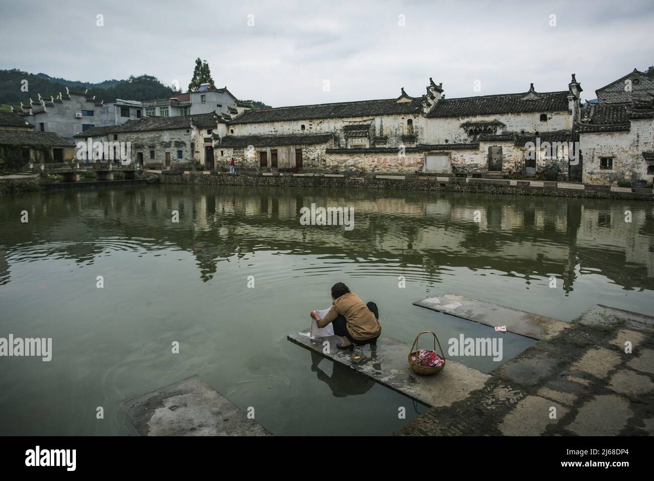 Yang river ancient dwellings Stock Photo - Alamy