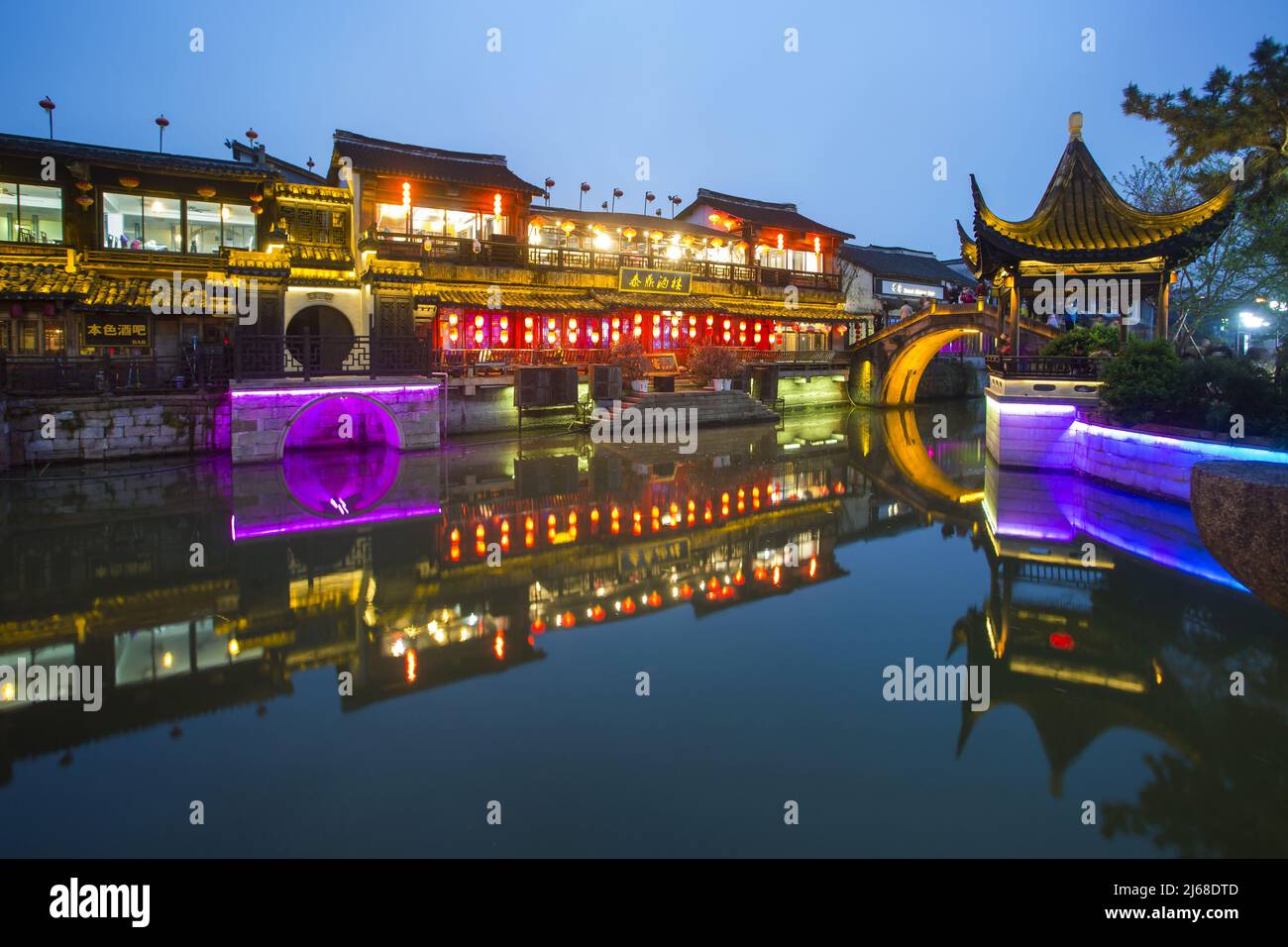 Xitang town the night Stock Photo - Alamy