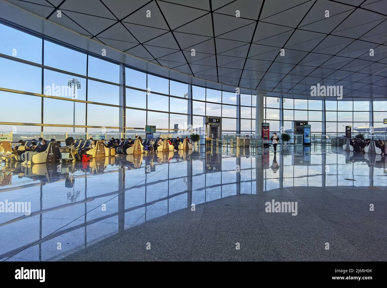 Airport terminal glass curtain hi-res stock photography and images - Alamy