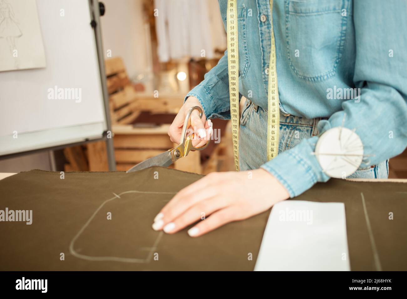 Female mannequin cut out clothes hi-res stock photography and images ...