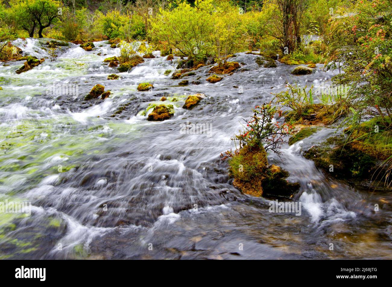 Long lake jiuzhaigou hi-res stock photography and images - Alamy