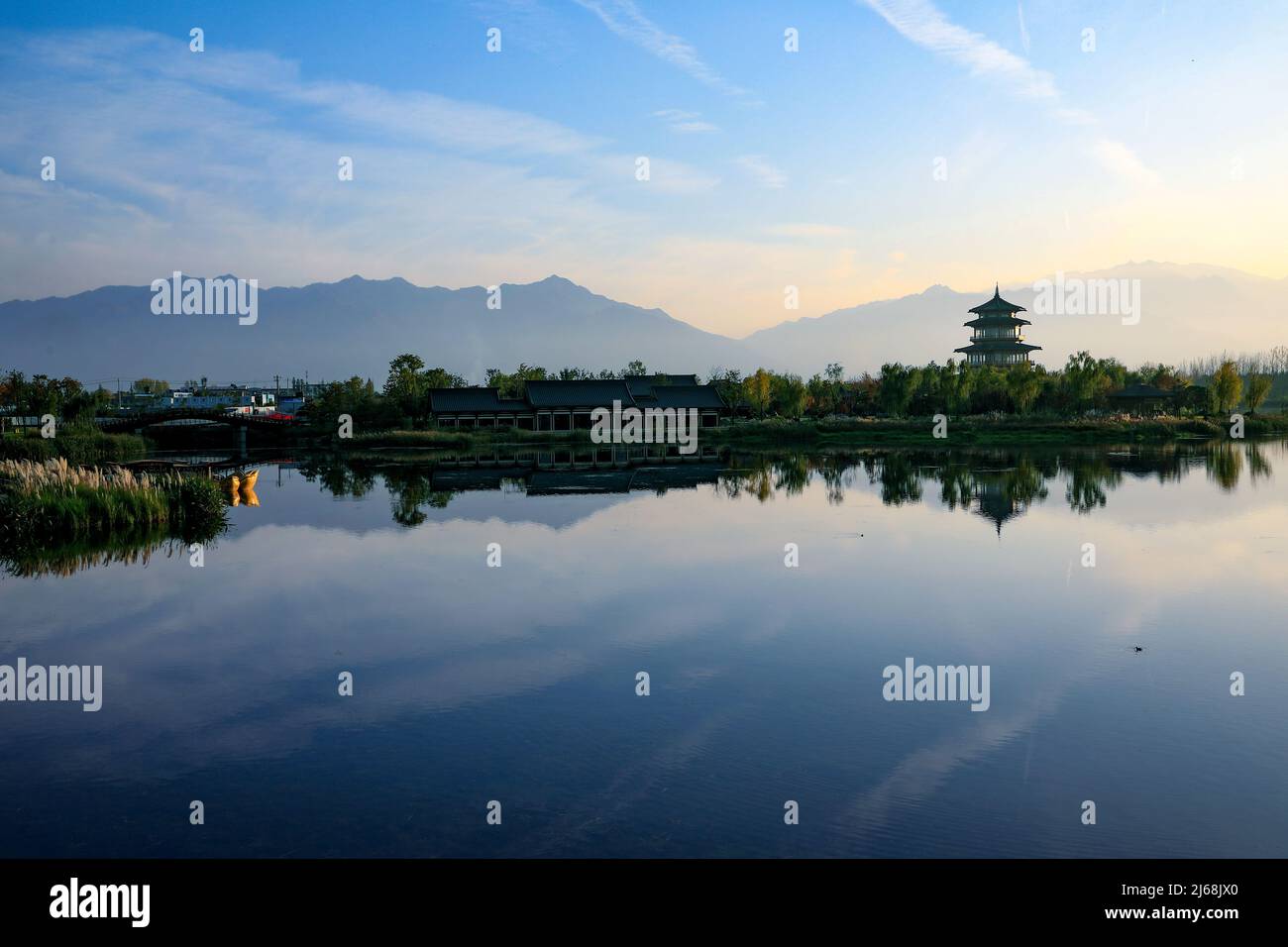 Mei mei hu hi-res stock photography and images - Alamy