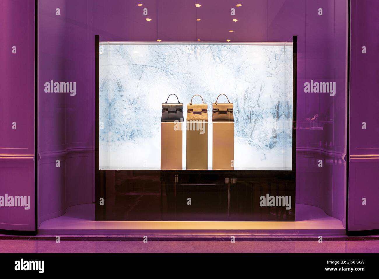 Store display window Stock Photo - Alamy