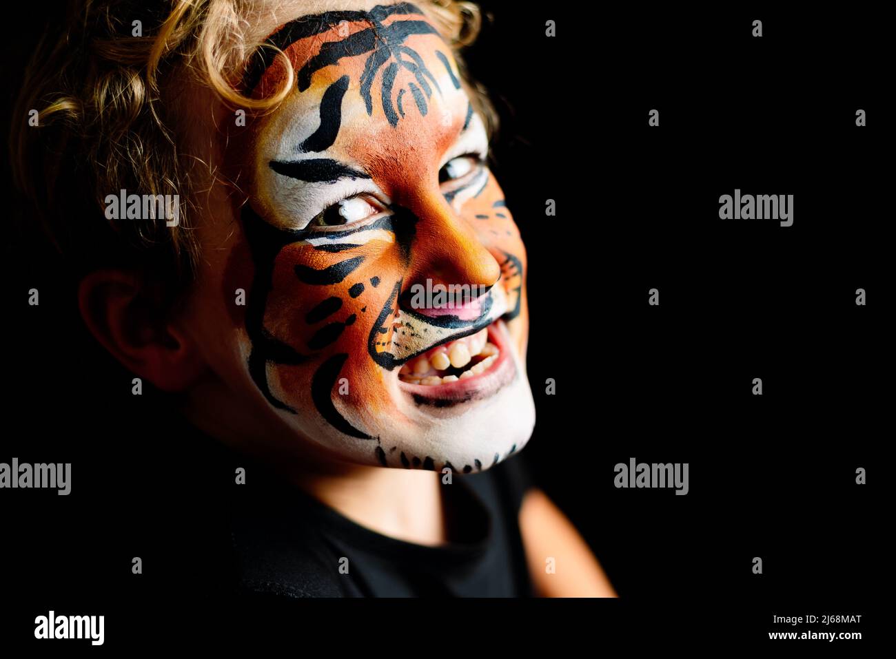 Tiger face paint boy hi-res stock photography and images - Alamy