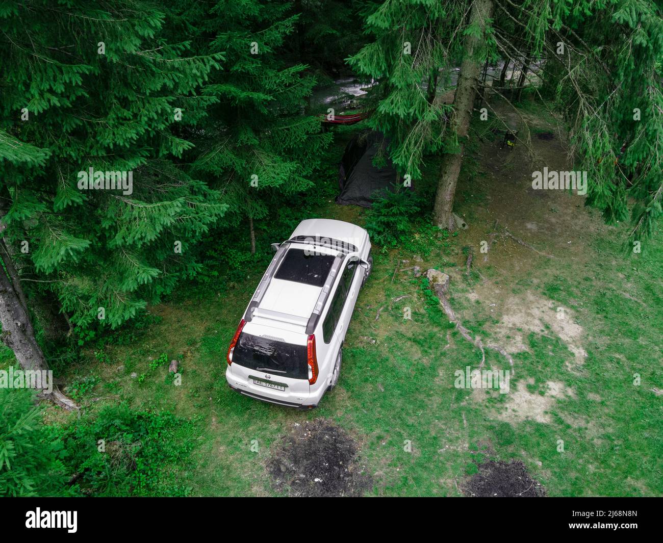 overhead view of the suv car in forest camping site summertime Stock ...