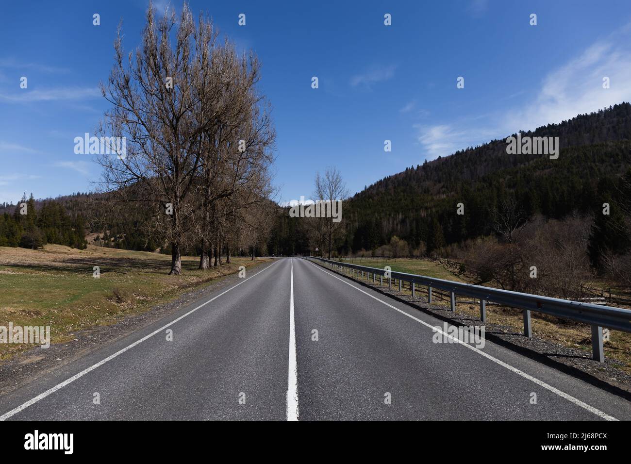Empty road mountains hi-res stock photography and images - Alamy
