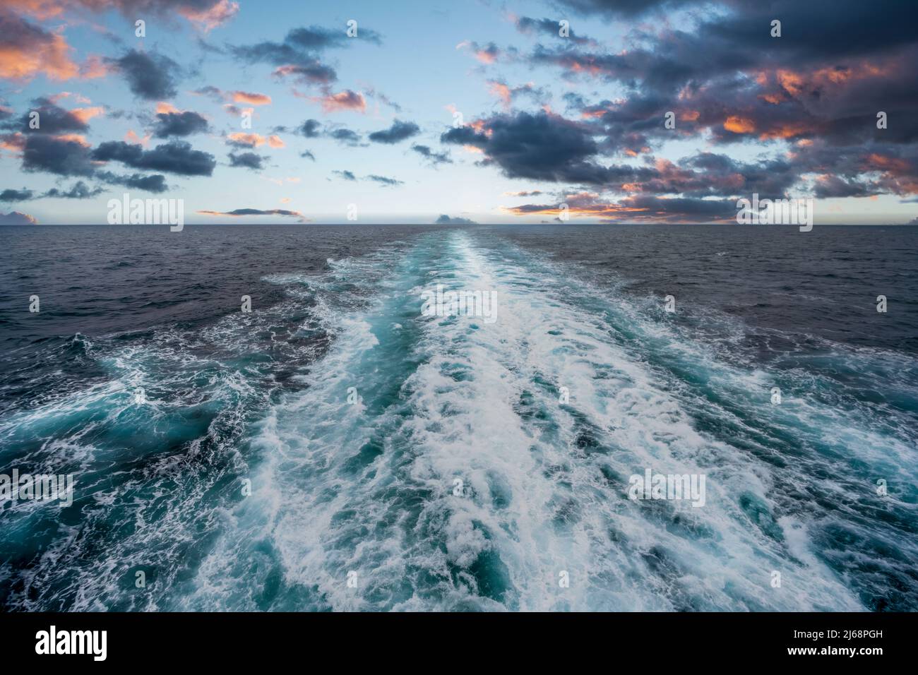 In the Atlantic Ocean, the wake from Cunard's RMS Queen Elizabeth's ...