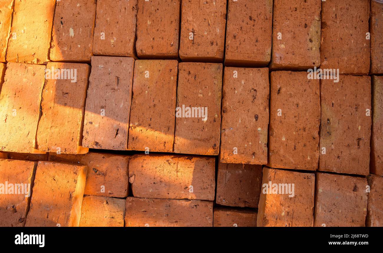 Bricks on a pallet at a construction site Stock Photo - Alamy