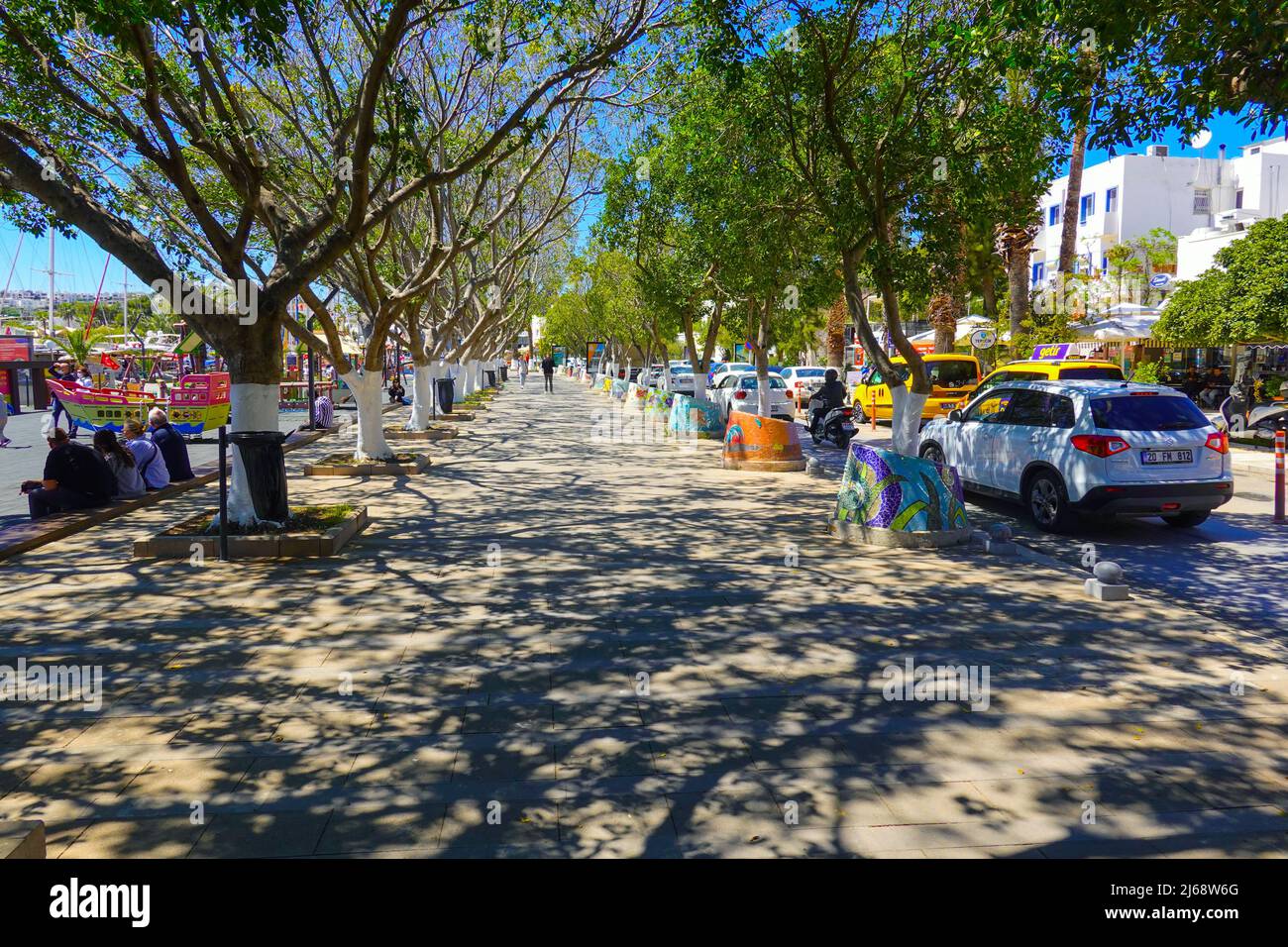 Busy street at marina bay hi-res stock photography and images - Alamy
