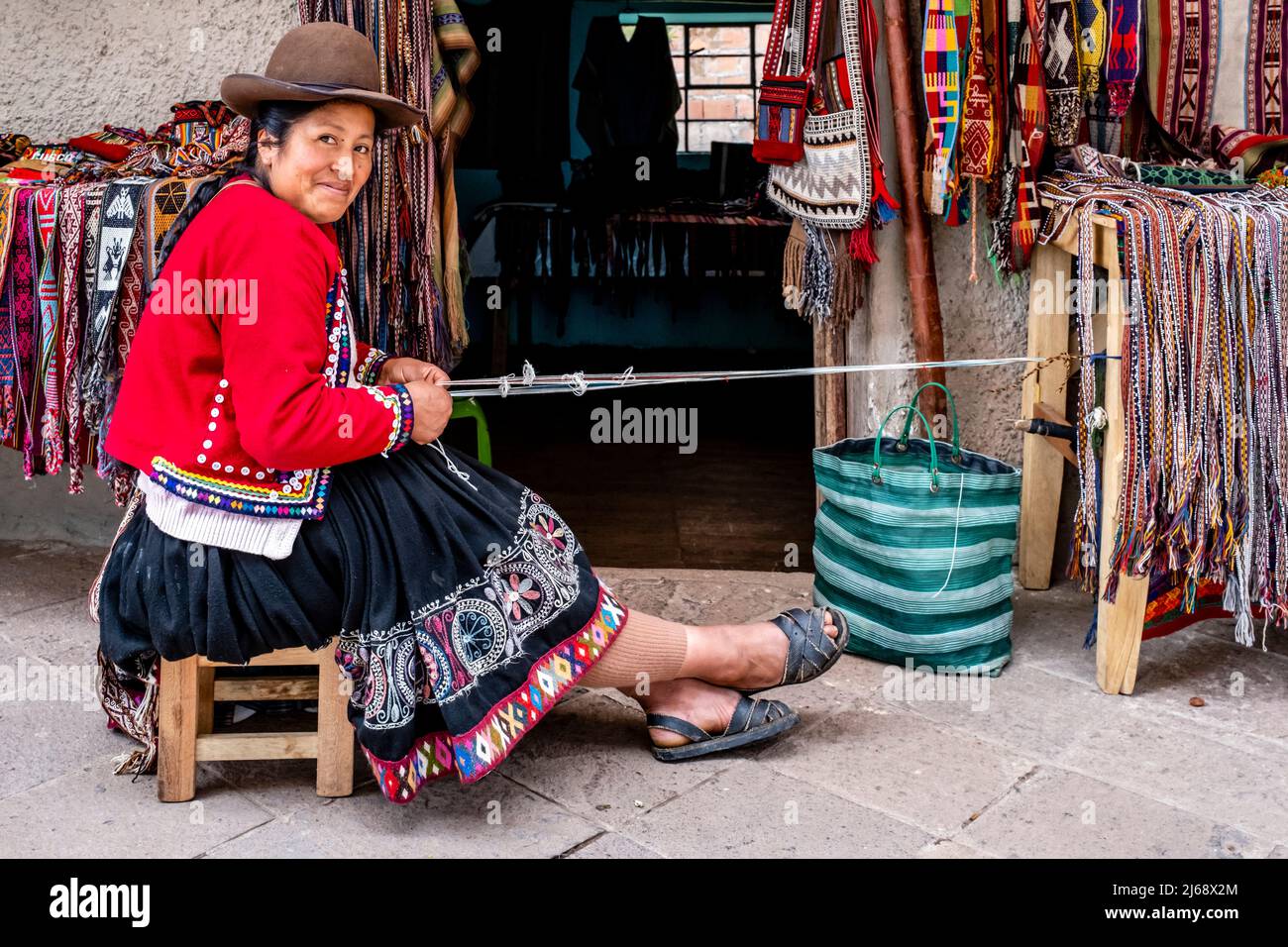 Quechua weaver hi-res stock photography and images - Alamy