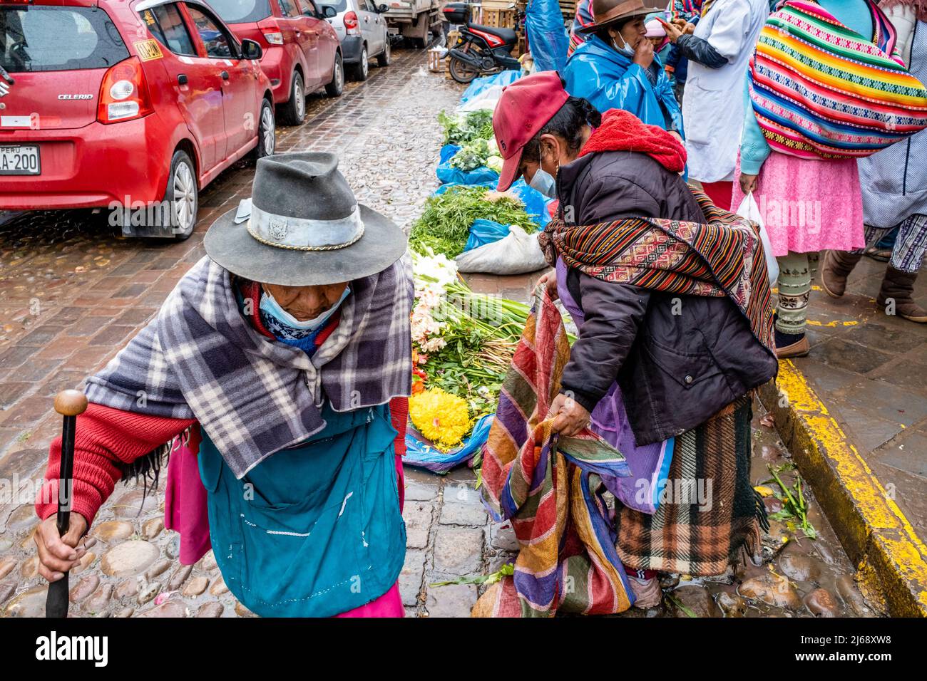 Typical peruvians hi-res stock photography and images - Alamy