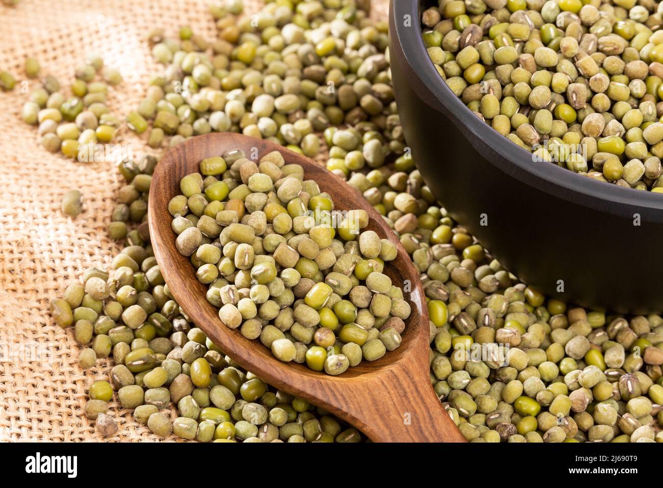 Vigna Radiata - Raw organic green mung beans Stock Photo - Alamy