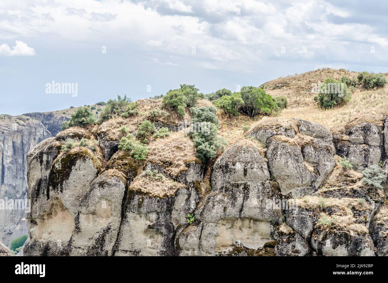 View of the specific rocks of Mount Meteor in Greece Stock Photo - Alamy